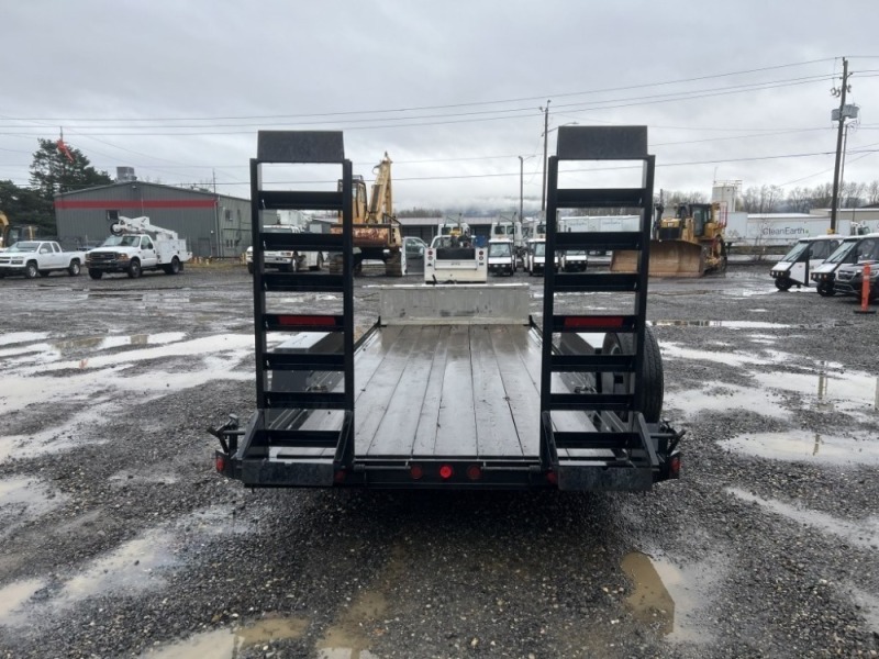 2001 Towmaster T-12DD T/A Equipment Trailer | J. Stout Auction