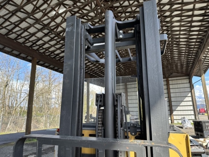 Caterpillar NRR30 Stand Up Fork Lift | J. Stout Auction