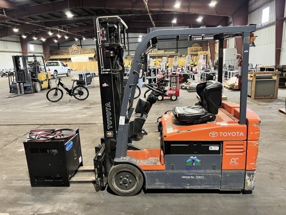 2010 Toyota 7FBEU20 Forklift | J. Stout Auction