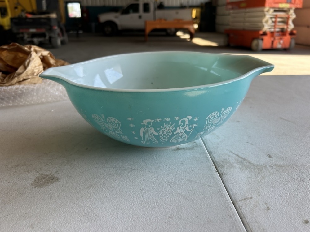 Farmer Pyrex Bowl | J. Stout Auction