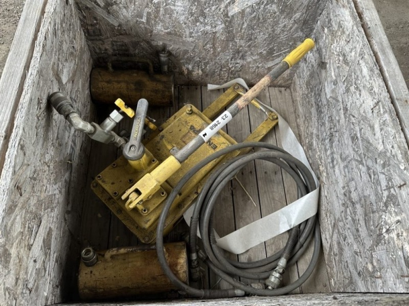 Enerpac P462 Hydraulic Lift | J. Stout Auction