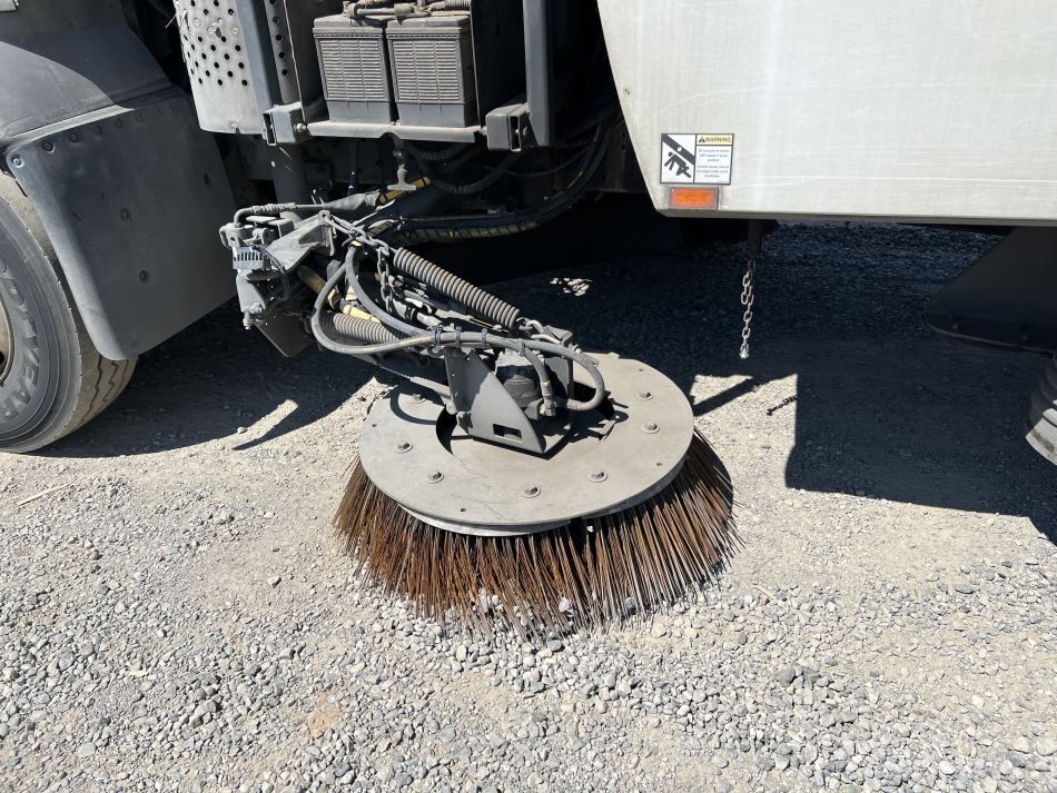 2009 GMC T7500 Sweeper Truck | J. Stout Auction