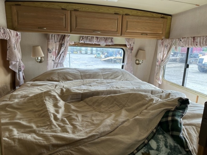 1987 Itasca Adventurer Motorhome | J. Stout Auction