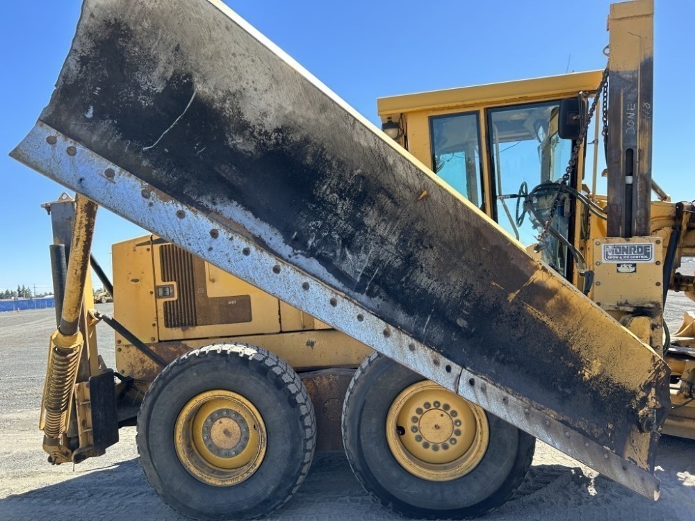 2001 John Deere 772CH Motor Grader | J. Stout Auction