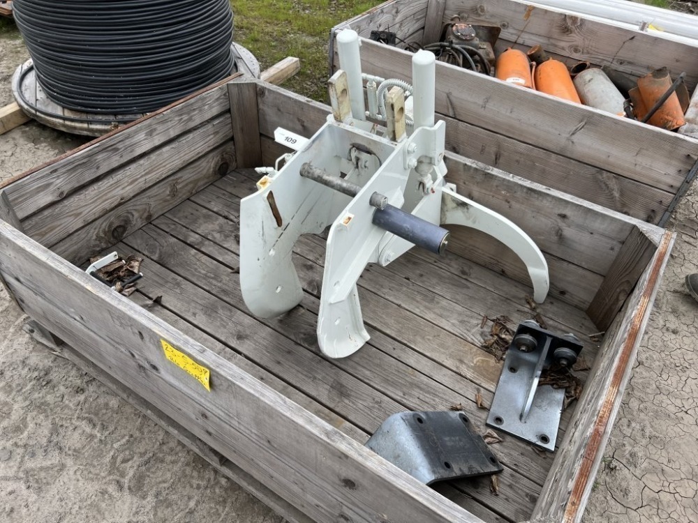 Digger Derrick Pole Grapple | J. Stout Auction